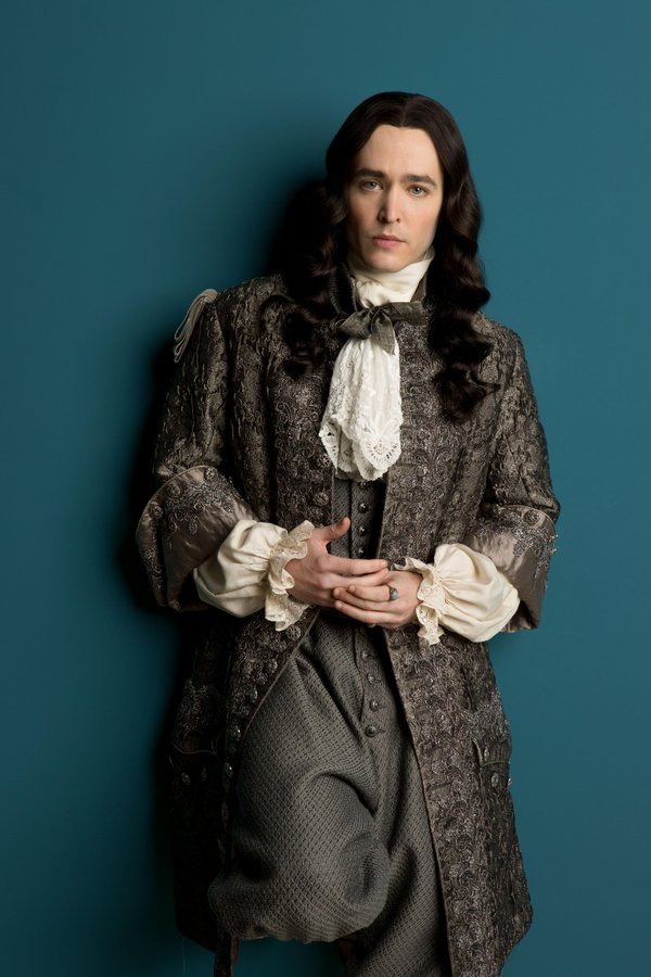 Versailles, saison 1 et 2 de Simon Mirren et David Wolstencroft